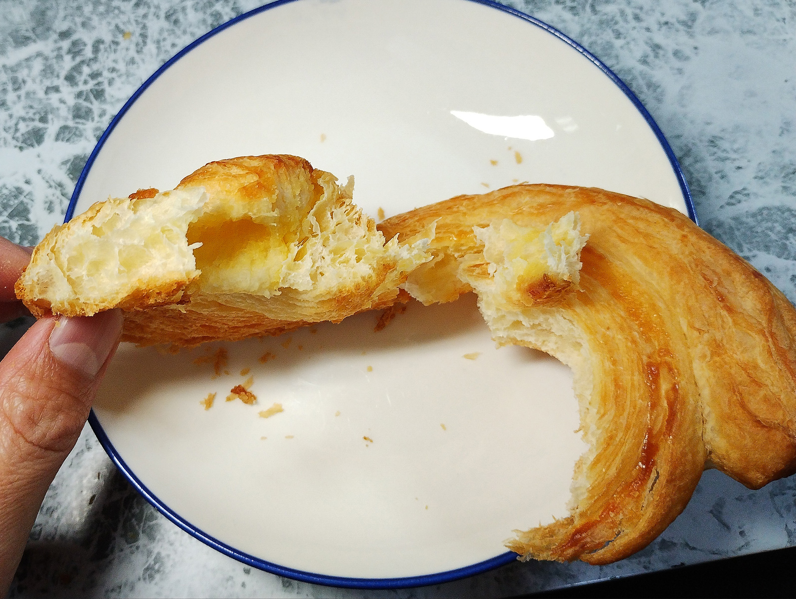 KOUBOのロングライフパンシリーズの低糖質カスタードロール・ふんわり感と甘みもある！ | ゆにゃおじ食べ物ブログ
